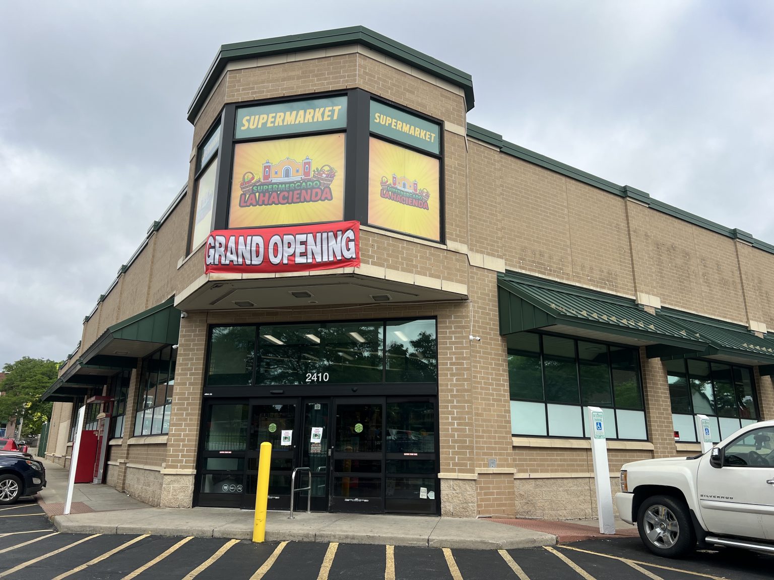 Grocery Store Opens in Former Walgreens » Urban Milwaukee